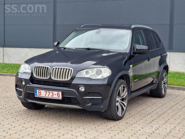 Black BMW X5 2010 in Riga, with an engine capacity of 3.00 L and mileage of 299 thousand km for 11700 €, photo 5 on AUTOMOTO.COM.LV