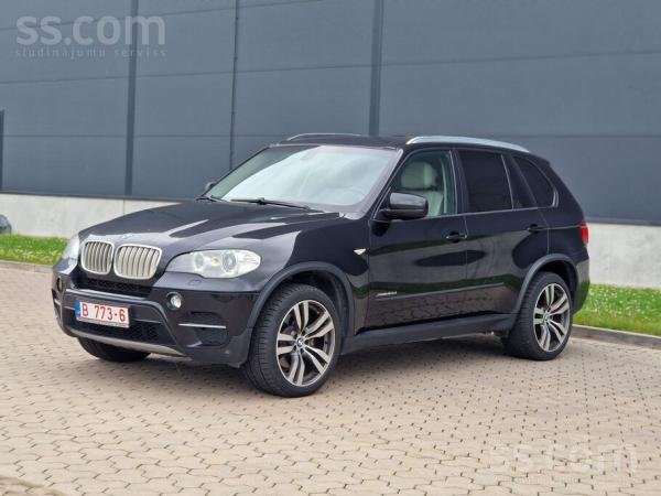 Black BMW X5 2010 in Riga, with an engine capacity of 3.00 L and mileage of 299 thousand km for 11700 €, photo 6 on AUTOMOTO.COM.LV