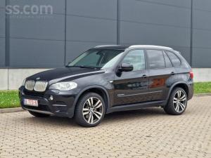 Black BMW X5 2010 in Riga, with an engine capacity of 3.00 L and mileage of 299 thousand km for 11700 €, photo 12 on AUTOMOTO.COM.LV