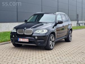 Black BMW X5 2010 in Riga, with an engine capacity of 3.00 L and mileage of 299 thousand km for 11700 €, photo 13 on AUTOMOTO.COM.LV