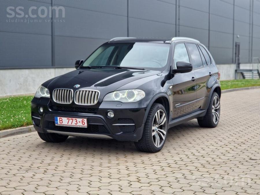 Black BMW X5 2010 in Riga, with an engine capacity of 3.00 L and mileage of 299 thousand km for 11700 €, photo 13 on AUTOMOTO.COM.LV
