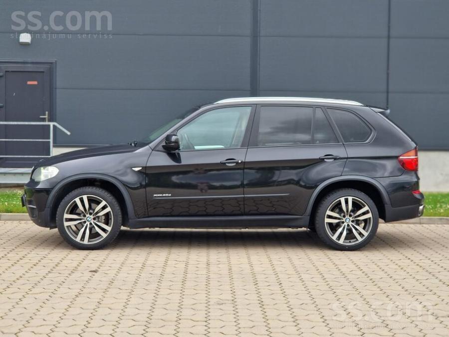 Black BMW X5 2010 in Riga, with an engine capacity of 3.00 L and mileage of 299 thousand km for 11700 €, photo 15 on AUTOMOTO.COM.LV