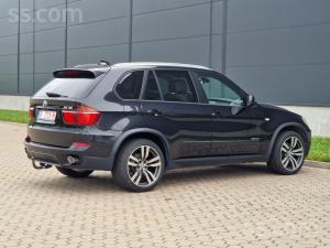 Black BMW X5 2010 in Riga, with an engine capacity of 3.00 L and mileage of 299 thousand km for 11700 €, photo 16 on AUTOMOTO.COM.LV