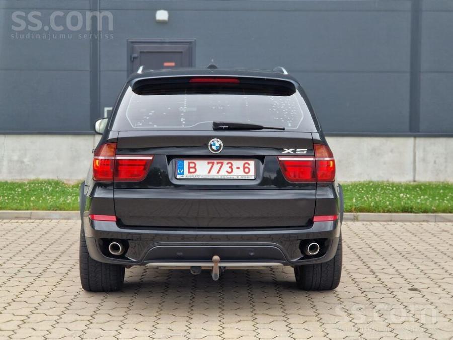 Black BMW X5 2010 in Riga, with an engine capacity of 3.00 L and mileage of 299 thousand km for 11700 €, photo 25 on AUTOMOTO.COM.LV