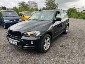 Black BMW X5 2010 in Riga, with an engine capacity of 3.00 L and mileage of 305 thousand km for 8390 €, photo 3 on AUTOMOTO.COM.LV
