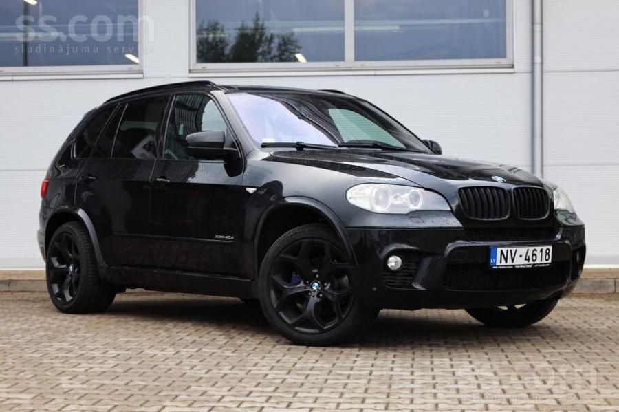 Black BMW X5 2010 in Riga, with an engine capacity of 3.00 L and mileage of 0 thousand km for 10995 €, photo 4 on AUTOMOTO.COM.LV