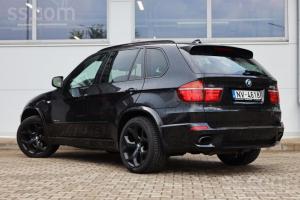 Black BMW X5 2010 in Riga, with an engine capacity of 3.00 L and mileage of 0 thousand km for 10995 €, photo 5 on AUTOMOTO.COM.LV