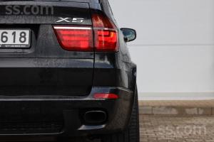 Black BMW X5 2010 in Riga, with an engine capacity of 3.00 L and mileage of 0 thousand km for 10995 €, photo 7 on AUTOMOTO.COM.LV