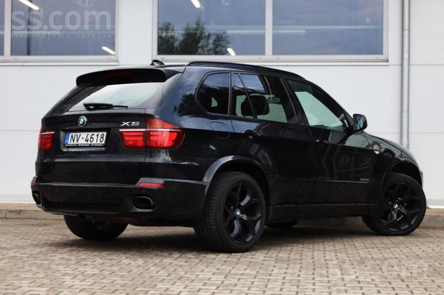 Black BMW X5 2010 in Riga, with an engine capacity of 3.00 L and mileage of 0 thousand km for 10995 €, photo 8 on AUTOMOTO.COM.LV