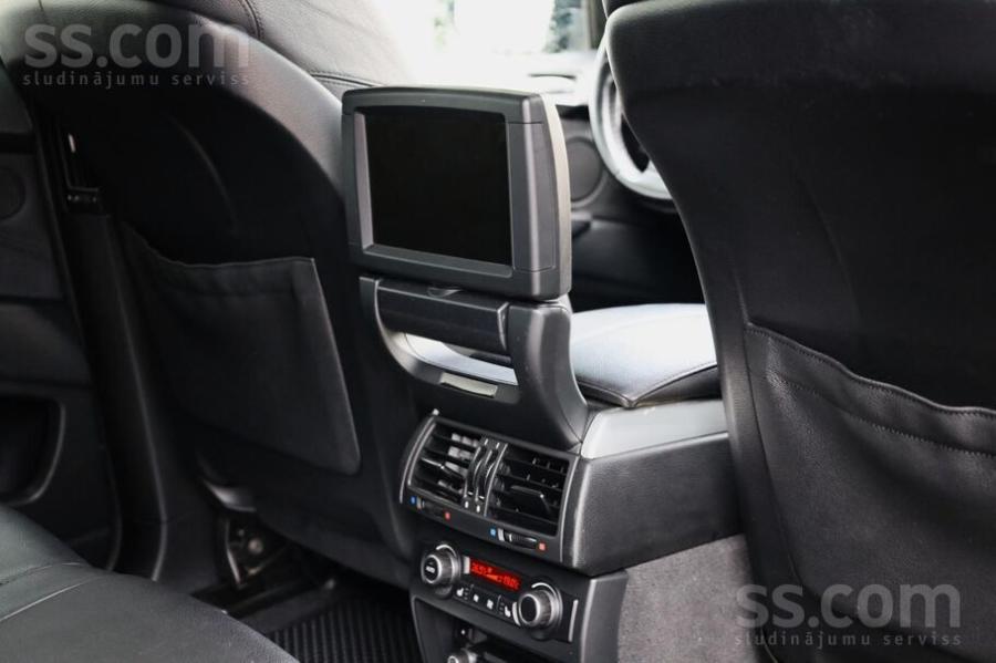 Black BMW X5 2010 in Riga, with an engine capacity of 3.00 L and mileage of 0 thousand km for 10995 €, photo 20 on AUTOMOTO.COM.LV