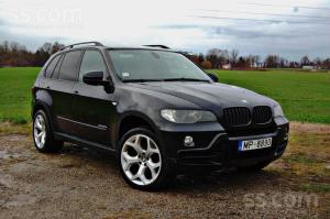 Black BMW X5 2010 in Jelgava, with an engine capacity of 3.00 L and mileage of 392 thousand km for 10950 €, photo  on AUTOMOTO.COM.LV