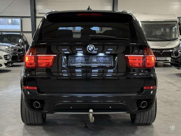 Black BMW X5 2010 in Marijampole, with an engine capacity of 2.99 L and mileage of 251 thousand km for 10999 €, photo 6 on AUTOMOTO.COM.LV