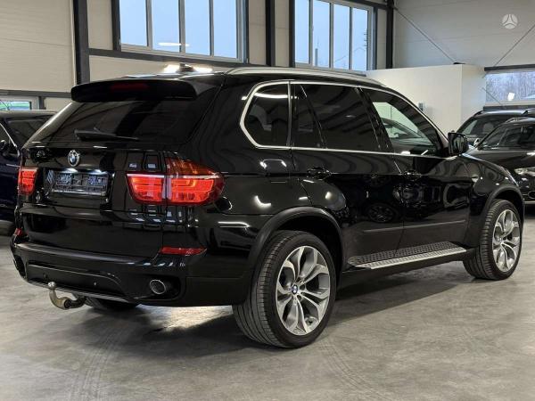 Black BMW X5 2010 in Marijampole, with an engine capacity of 2.99 L and mileage of 251 thousand km for 10999 €, photo 7 on AUTOMOTO.COM.LV