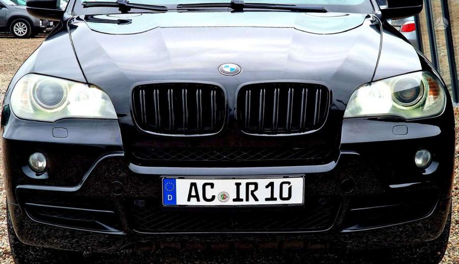 Black BMW X5 2010 in Kretinga, with an engine capacity of 3.00 L and mileage of 111 thousand km for 10950 €, photo 2 on AUTOMOTO.COM.LV