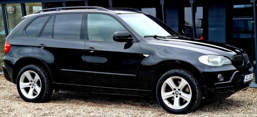 Black BMW X5 2010 in Kretinga, with an engine capacity of 3.00 L and mileage of 111 thousand km for 10950 €, photo 5 on AUTOMOTO.COM.LV