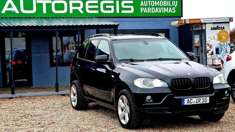 Black BMW X5 2010 in Kretinga, with an engine capacity of 3.00 L and mileage of 111 thousand km for 10950 €, photo 7 on AUTOMOTO.COM.LV