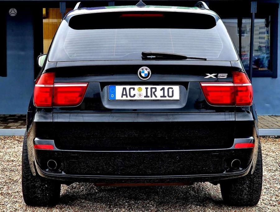 Black BMW X5 2010 in Kretinga, with an engine capacity of 3.00 L and mileage of 111 thousand km for 10950 €, photo 11 on AUTOMOTO.COM.LV