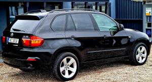 Black BMW X5 2010 in Kretinga, with an engine capacity of 3.00 L and mileage of 111 thousand km for 10950 €, photo 12 on AUTOMOTO.COM.LV