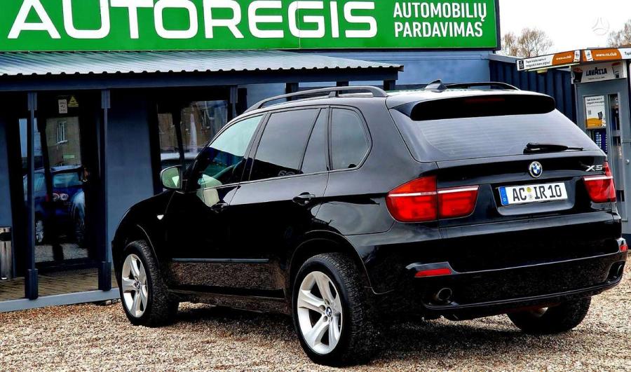 Black BMW X5 2010 in Kretinga, with an engine capacity of 3.00 L and mileage of 111 thousand km for 10950 €, photo 13 on AUTOMOTO.COM.LV