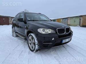 Black BMW X5 2010 in Rezekne, with an engine capacity of 3.00 L and mileage of 301 thousand km for 10900 €, photo  on AUTOMOTO.COM.LV