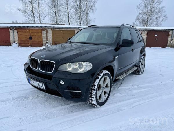 Black BMW X5 2010 in Rezekne, with an engine capacity of 3.00 L and mileage of 301 thousand km for 10900 €, photo 3 on AUTOMOTO.COM.LV