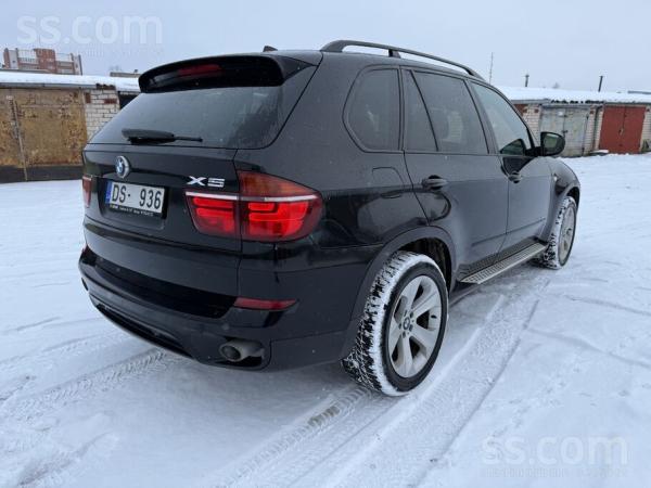 Black BMW X5 2010 in Rezekne, with an engine capacity of 3.00 L and mileage of 301 thousand km for 10900 €, photo 6 on AUTOMOTO.COM.LV