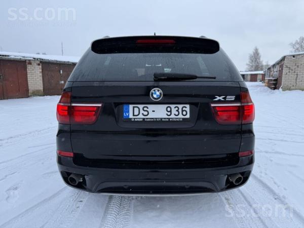 Black BMW X5 2010 in Rezekne, with an engine capacity of 3.00 L and mileage of 301 thousand km for 10900 €, photo 7 on AUTOMOTO.COM.LV