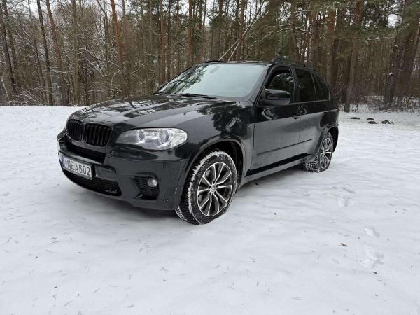 Black BMW X5 2010 in Radviliskis, with an engine capacity of 2.99 L and mileage of 303 thousand km for 8000 €, photo 1 on AUTOMOTO.COM.LV