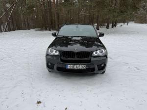 Black BMW X5 2010 in Radviliskis, with an engine capacity of 2.99 L and mileage of 303 thousand km for 8000 €, photo 4 on AUTOMOTO.COM.LV