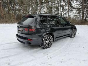 Black BMW X5 2010 in Radviliskis, with an engine capacity of 2.99 L and mileage of 303 thousand km for 8000 €, photo 5 on AUTOMOTO.COM.LV