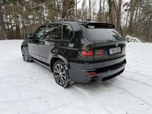 Black BMW X5 2010 in Radviliskis, with an engine capacity of 2.99 L and mileage of 303 thousand km for 8000 €, photo 7 on AUTOMOTO.COM.LV