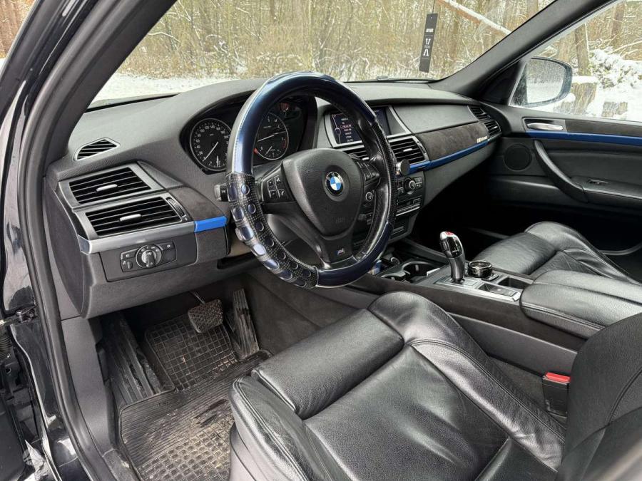 Black BMW X5 2010 in Radviliskis, with an engine capacity of 2.99 L and mileage of 303 thousand km for 8000 €, photo 8 on AUTOMOTO.COM.LV