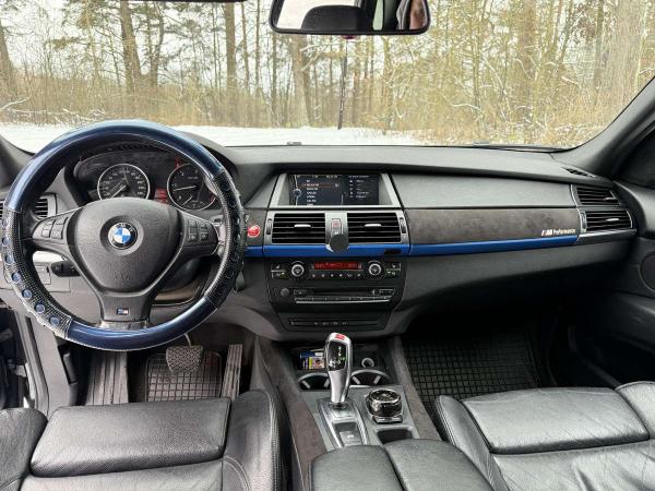Black BMW X5 2010 in Radviliskis, with an engine capacity of 2.99 L and mileage of 303 thousand km for 8000 €, photo 10 on AUTOMOTO.COM.LV