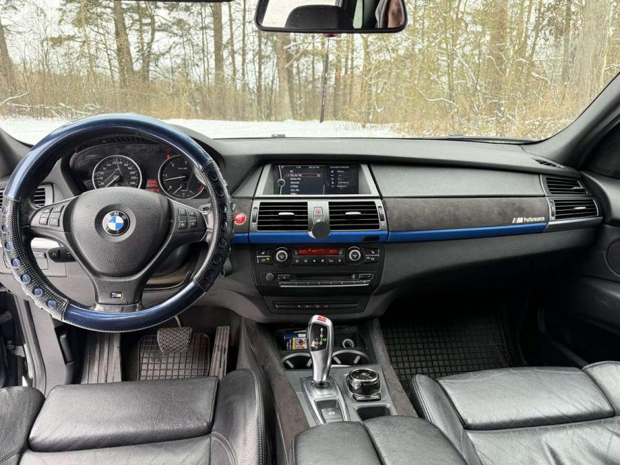 Black BMW X5 2010 in Radviliskis, with an engine capacity of 2.99 L and mileage of 303 thousand km for 8000 €, photo 10 on AUTOMOTO.COM.LV