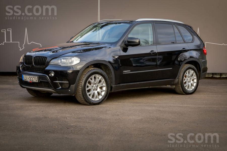 Black BMW X5 2010 in Riga, with an engine capacity of 3.00 L and mileage of 370 thousand km for 9990 €, photo 1 on AUTOMOTO.COM.LV