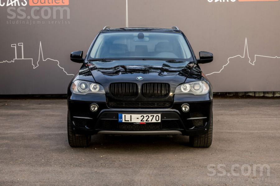 Black BMW X5 2010 in Riga, with an engine capacity of 3.00 L and mileage of 370 thousand km for 9990 €, photo 2 on AUTOMOTO.COM.LV