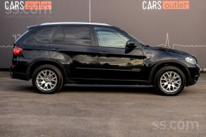 Black BMW X5 2010 in Riga, with an engine capacity of 3.00 L and mileage of 370 thousand km for 9990 €, photo 3 on AUTOMOTO.COM.LV
