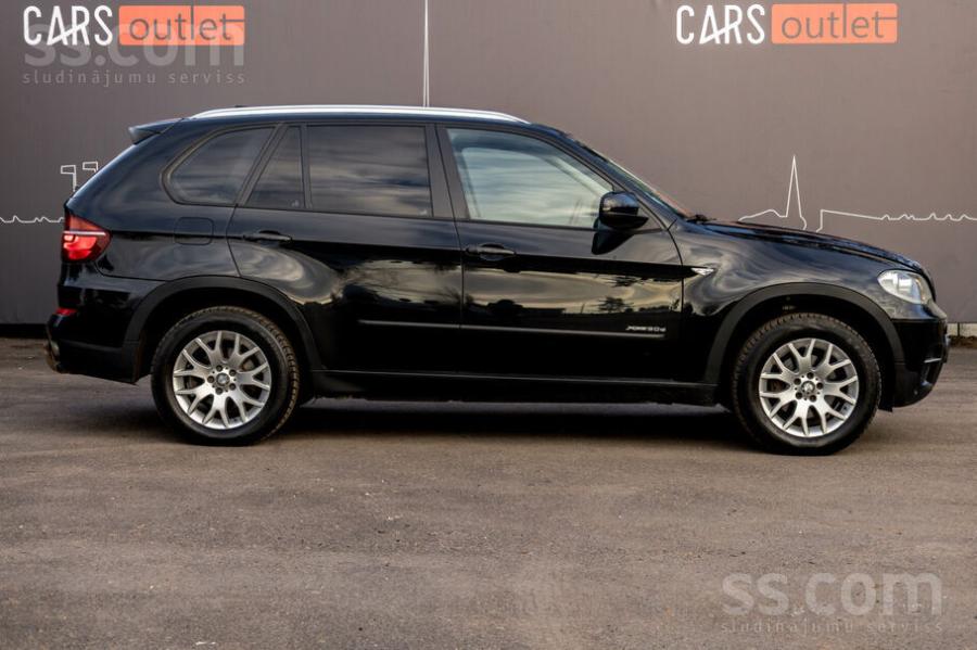 Black BMW X5 2010 in Riga, with an engine capacity of 3.00 L and mileage of 370 thousand km for 9990 €, photo 3 on AUTOMOTO.COM.LV