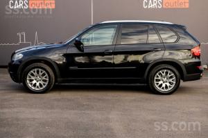 Black BMW X5 2010 in Riga, with an engine capacity of 3.00 L and mileage of 370 thousand km for 9990 €, photo 4 on AUTOMOTO.COM.LV