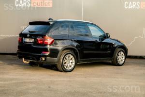 Black BMW X5 2010 in Riga, with an engine capacity of 3.00 L and mileage of 370 thousand km for 9990 €, photo 6 on AUTOMOTO.COM.LV
