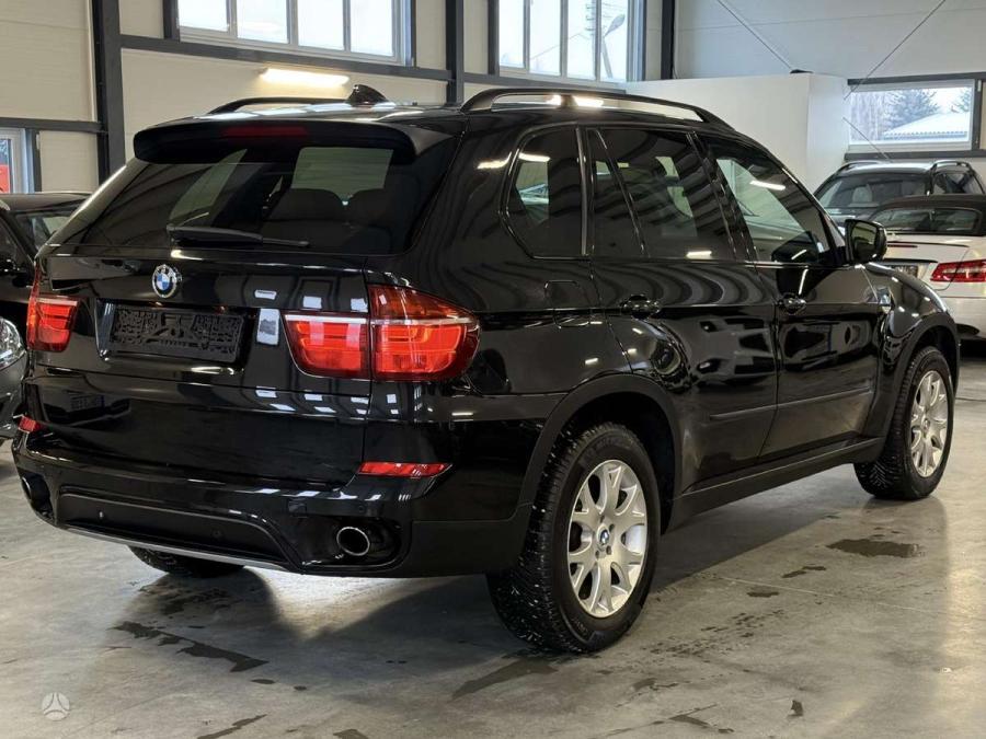 Black BMW X5 2010 in Marijampole, with an engine capacity of 2.99 L and mileage of 295 thousand km for 10350 €, photo 8 on AUTOMOTO.COM.LV