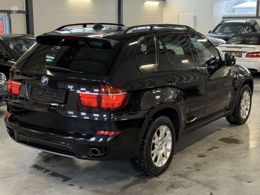 Black BMW X5 2010 in Marijampole, with an engine capacity of 2.99 L and mileage of 295 thousand km for 10350 €, photo 11 on AUTOMOTO.COM.LV