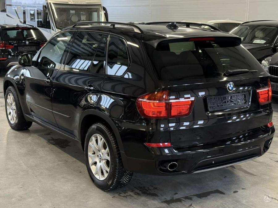 Black BMW X5 2010 in Marijampole, with an engine capacity of 2.99 L and mileage of 295 thousand km for 10350 €, photo 12 on AUTOMOTO.COM.LV