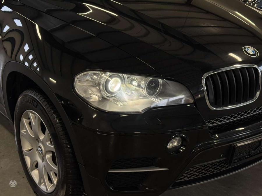 Black BMW X5 2010 in Marijampole, with an engine capacity of 2.99 L and mileage of 295 thousand km for 10350 €, photo 33 on AUTOMOTO.COM.LV