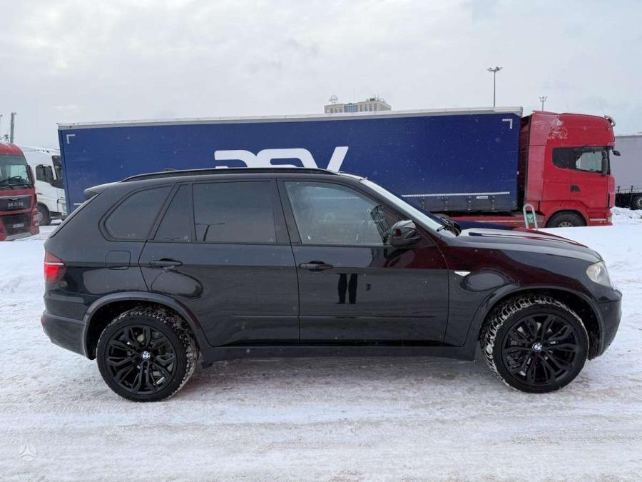 Black BMW X5 2010 in Klaipeda, with an engine capacity of 3.00 L and mileage of 230 thousand km for 9999 €, photo 2 on AUTOMOTO.COM.LV