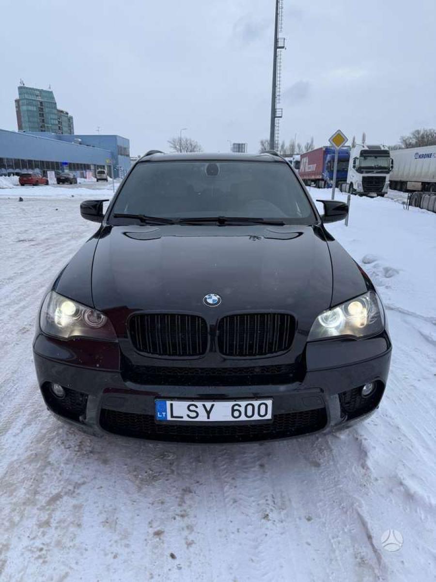 Black BMW X5 2010 in Klaipeda, with an engine capacity of 3.00 L and mileage of 230 thousand km for 9999 €, photo 3 on AUTOMOTO.COM.LV