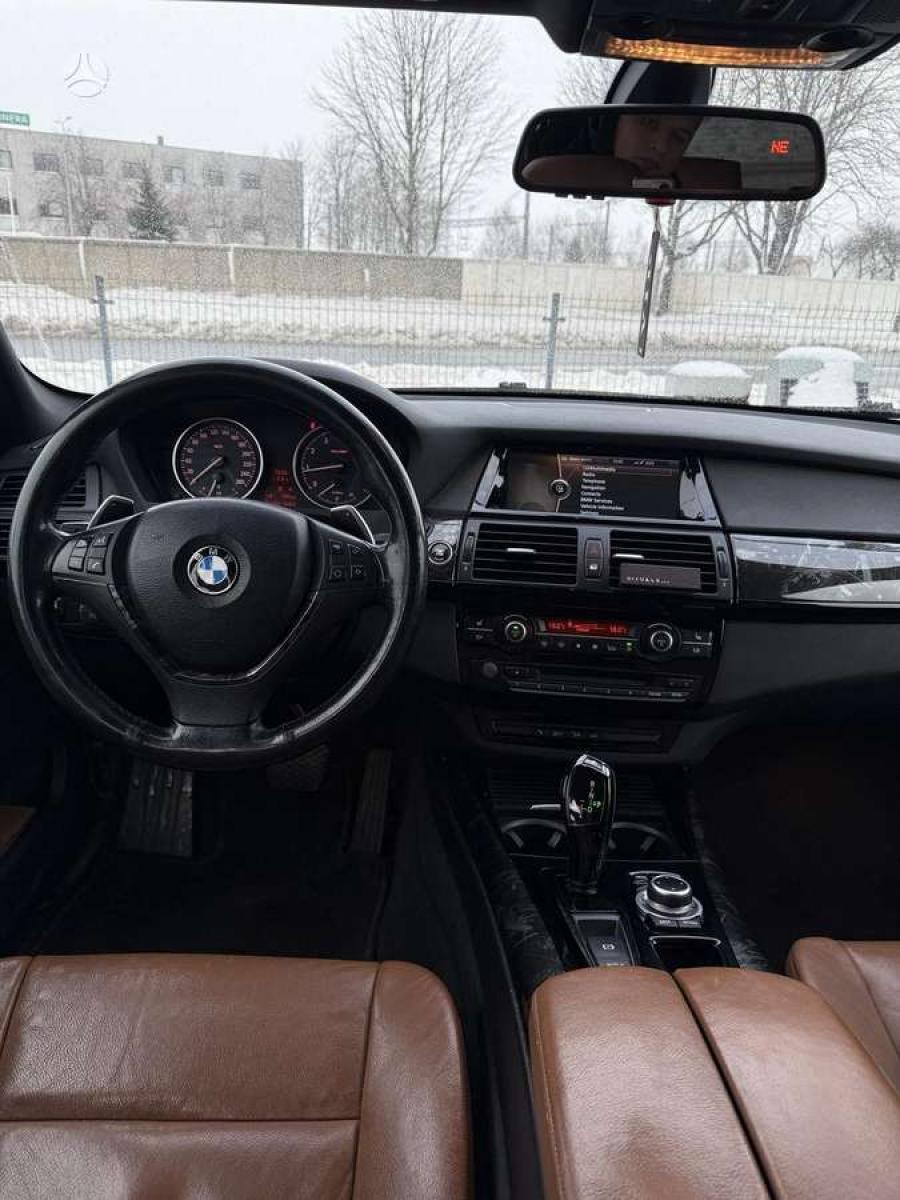 Black BMW X5 2010 in Klaipeda, with an engine capacity of 3.00 L and mileage of 230 thousand km for 9999 €, photo 7 on AUTOMOTO.COM.LV