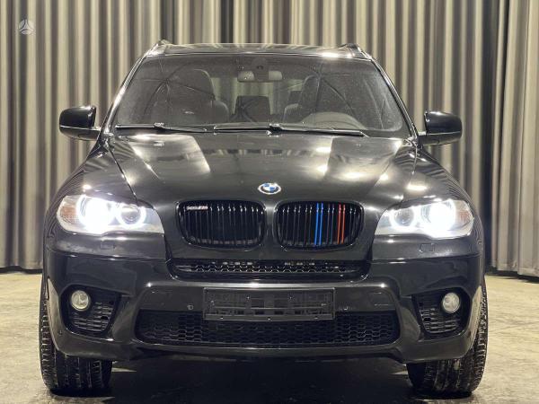 Black BMW X5 2010 in Marijampole, with an engine capacity of 2.99 L and mileage of 278 thousand km for 11250 €, photo 3 on AUTOMOTO.COM.LV