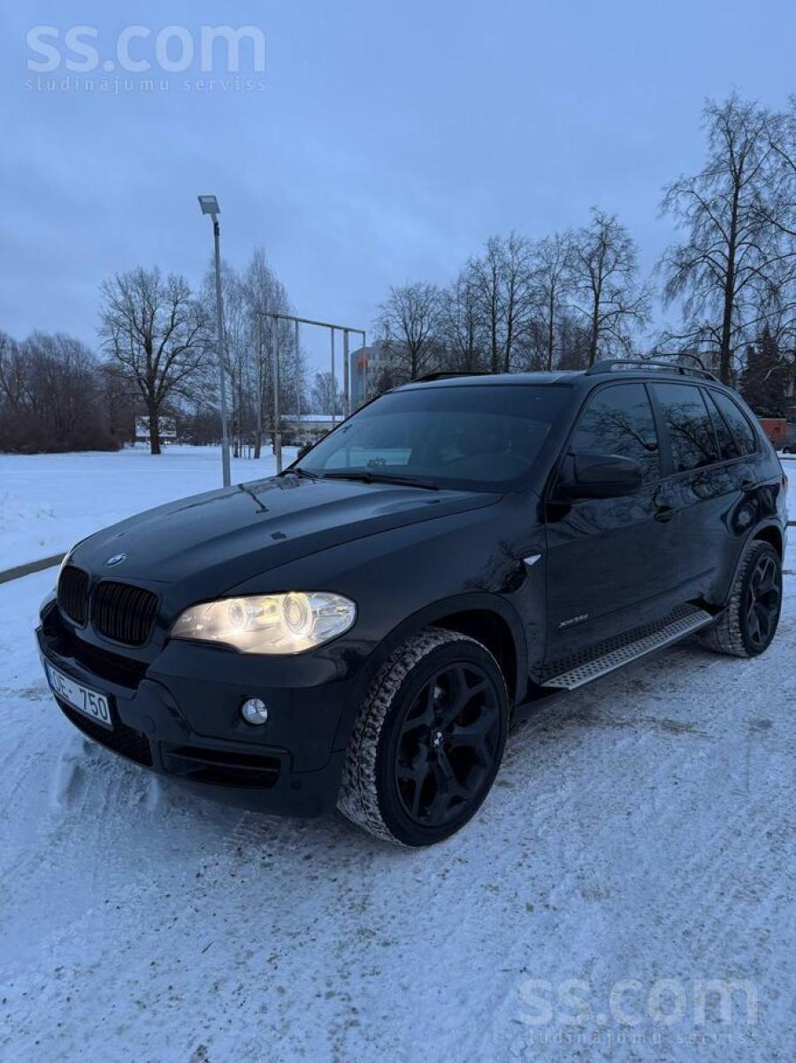Black BMW X5 2010 in Riga, with an engine capacity of 3.00 L and mileage of 296 thousand km for 11400 €, photo 5 on AUTOMOTO.COM.LV