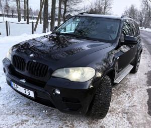Black BMW X5 2010 in Riga, with an engine capacity of 3.00 L and mileage of 402 thousand km for 8500 €, photo  on AUTOMOTO.COM.LV